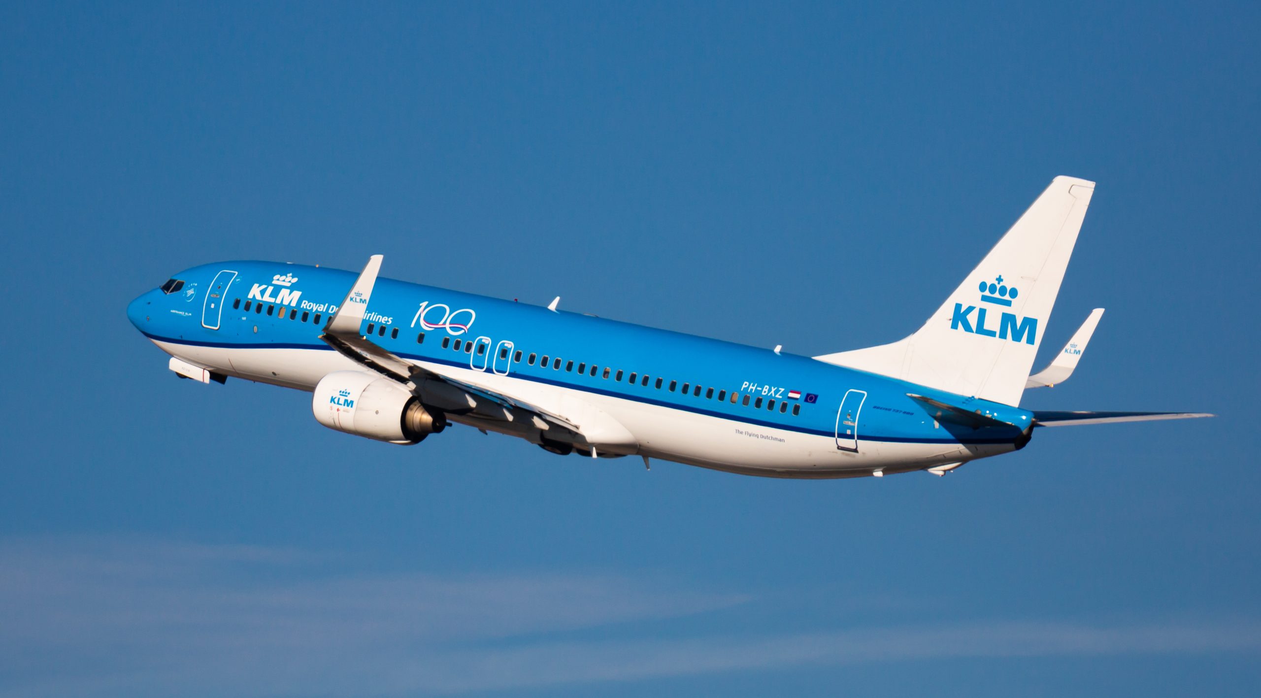 Vrachtwagenchauffeur bij KLM Schiphol - Veilig Transport tussen de ...